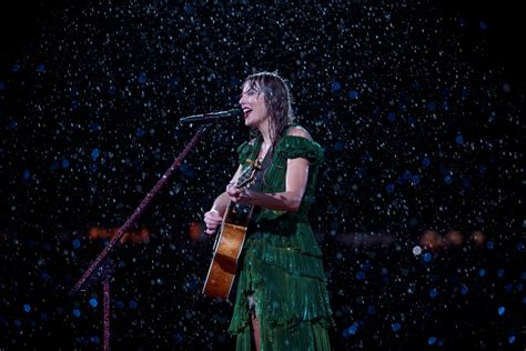 Taylor Swift Rain Performance Foxborough Hot Celebs Home