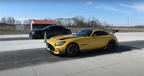 Watch These 2 Mercedes Amgs Battle It Out On The Drag Strip