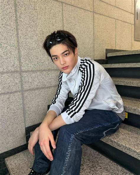 12 Outfit Urban Style Look Ala Keonho Cortis Edgy Dan Catchy Idn Times