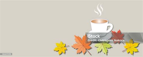 단풍 나무 잎 와 뜨거운 커피 컵 에 게이 배경 가을 배너 컨셉 10월에 대한 스톡 벡터 아트 및 기타 이미지 10월 9월