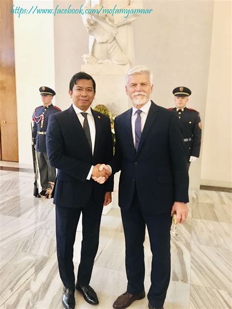 ချက်သမ္မတနိုင်ငံ၏ အမျိုးသားနေ့အထိမ်းအမှတ်အခါသမယတွင် ချက်နိုင်ငံသမ္မတနှင့် သံတမန်အဖွဲ့များတ