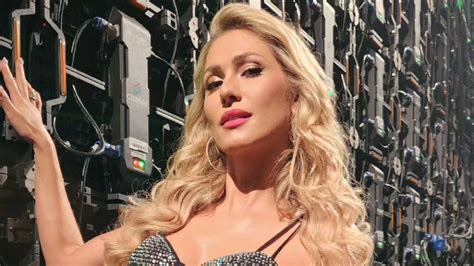 Lívia Andrade Surge Deslumbrante De Biquíni Vermelho Cavadíssimo