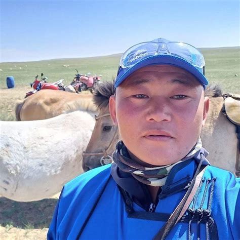 Хангайн Өмнөговь аймгийн Цогт Овоо сумын Бортээг багийн залуу малчин тэмээчин Батжаргалын