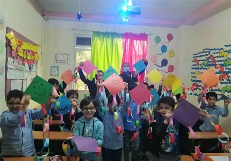 کلاس نقاشی مقطع متوسطه دوم گروه فرهنگی آموزشی دانشمند