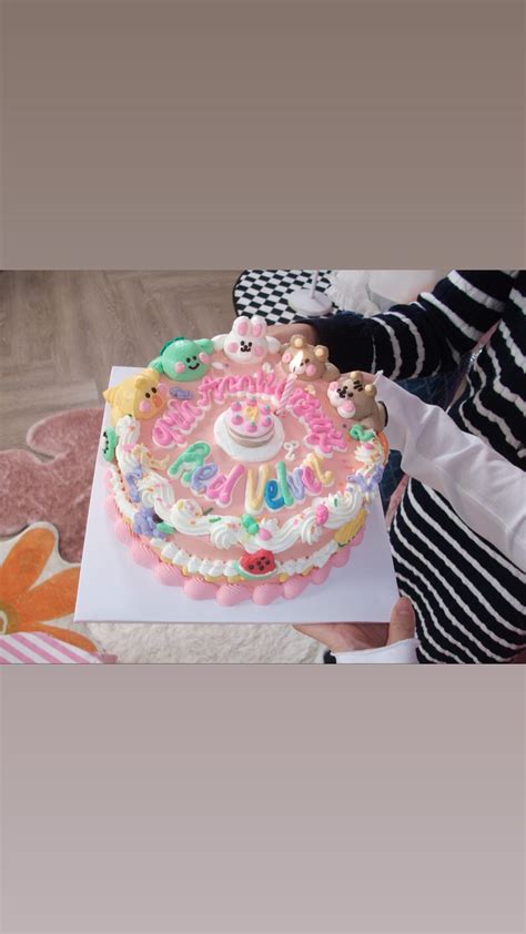 더쿠 레드벨벳 9주년 케이크와 단체사진