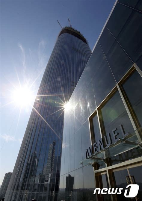 잠실 제2롯데월드 저층부 개장 뉴스1