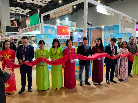 ambassador nguyen thanh hai attends vietnam pavilion at india international trade fair 2022