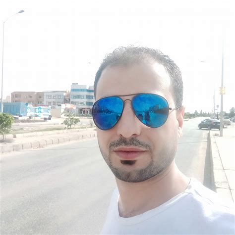 الفنان والشاعر عمرو عطا