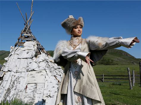 ФОТО Дэлхийн улс орнуудын гайхалтай хуримын даашинзтай бүсгүйчүүд