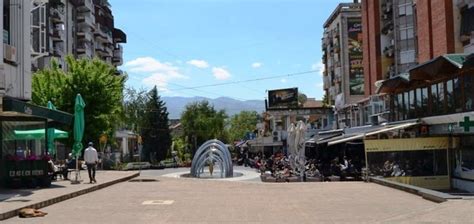 Угостителите од трговскиот центар блок А контра в д градоначалникот Венко Крстевски Kocani Radio