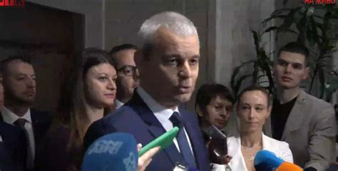 КАВГА В ЕФИР Костадинов се изпокара с водещите на БНТ напомниха му че Възраждане ходи при