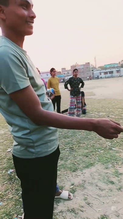 मजबूत बनो विश्वास करो कि तुम कौन हो मजबूत हो तुम जो महसूस करते हो उस पर