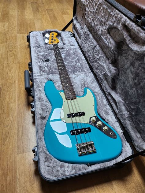 펜더 프로페셔널2 재즈베이스 마이애미블루 팝니다 중고악기 뮬