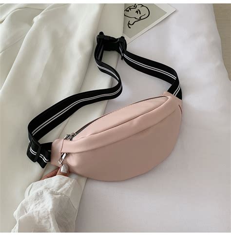 Badu Bg Кожена дамска чанта за кръста с регулираща се дръжка Badu Bg