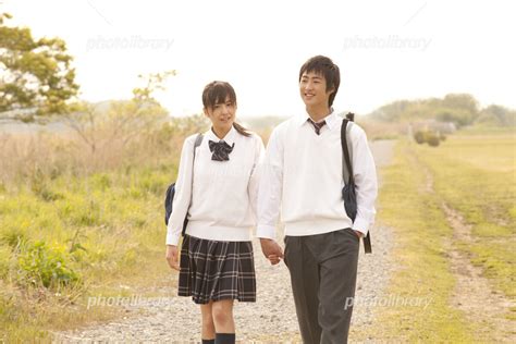 【画像】思春期高校生カップル、周りの人を気にせずセックスを始めてしまう 爆誕芸能ニュース速報