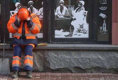 Пресненский суд Москвы постановил выдворить дворника мигранта за гей пропаганду