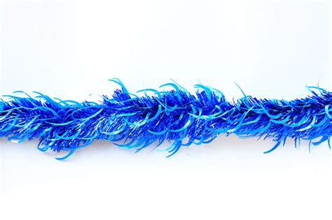 흰색 바탕에 푸른 색 무리 모피 또는 크리스마스 트리 반짝이 화 환 크리스마스와 새 해 축 하 0명에 대한 스톡 사진 및 기타 이미지 Istock