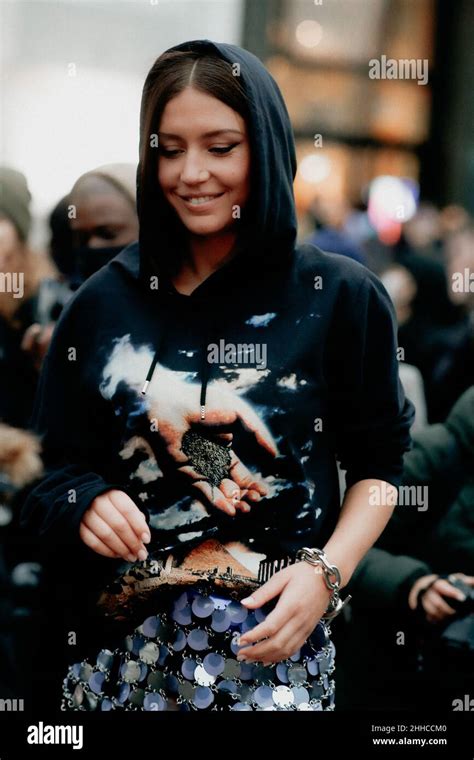 Street Style Adele Exarchopoulos Arriving At Paco Rabanne Fall Winter