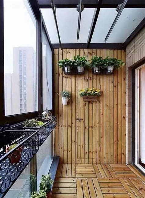 دکوراسیون و تزیین تراس و بالکن کوچک ایرانی با چمن مصنوعی و وسایل ساده