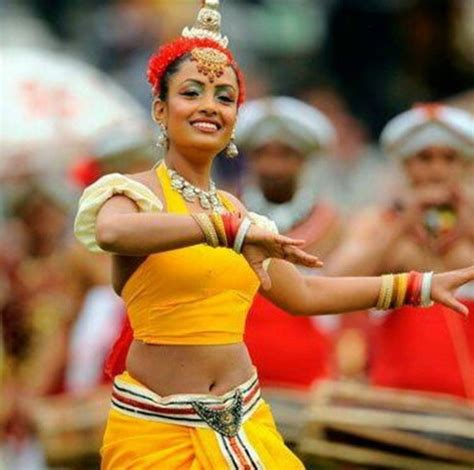 Beautiful Sri Lankan Woman Sri Lanka Cultural Events Traditional Dance