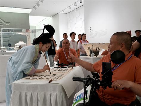 陕历博秦汉馆：服务有礼 “寻美”无障碍