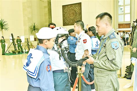 ရေကြောင်းနှင့်လေကြောင်းလူငယ်မောင်မယ်များ လေ့လာကြည့်ရှုမှုဓာတ်ပုံမြင်ကွင်း Myawady Webportal