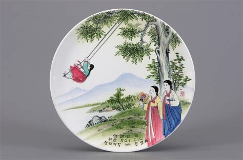 [수장고에서 찾아낸 유물이야기] 대한도기 장식용 도자 접시