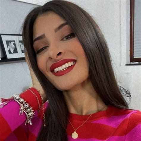 🖤 Emme Ela • Threads Say More