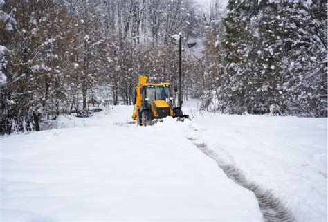 ზოგიერთი ადგილიდან მოსახლეობა გაიყვანეს რამდენიმე უბანში ტექნიკა ვერ მივიდა გურიაში თოვლს