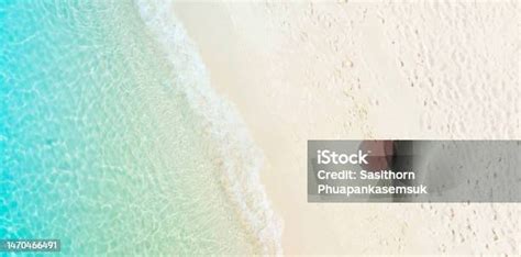 고운 모래 해변을 배경으로 부드러운 푸른 바다 파도가 있는 열대 여름 0명에 대한 스톡 사진 및 기타 이미지 0명 경관 공중 뷰 Istock