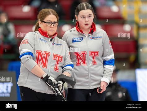 Thunder Bay Kanada Februar 2025 Kerry Galusha Und Ihre Tochter Die