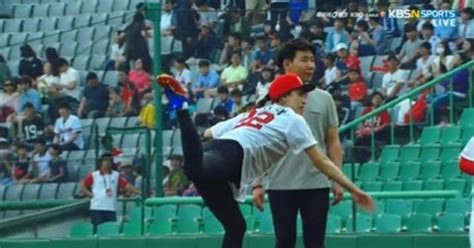 박지아 명품 와인드업 시구 홍수아 이후 가장 잘 던져