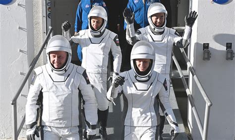 15시간 만에… 스페이스x 우주선 Iss 도킹 성공