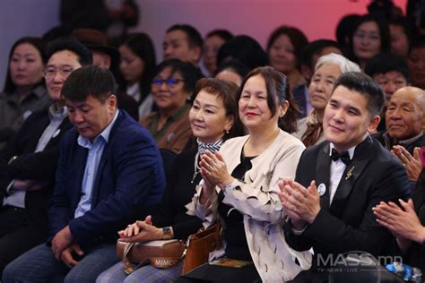 С Лүндэг Өвөөгийнхөө уран бүтээлийг хойч үедээ мөнхжүүлэх зорилгоор “Шаравын Сүрэнжав сан” г