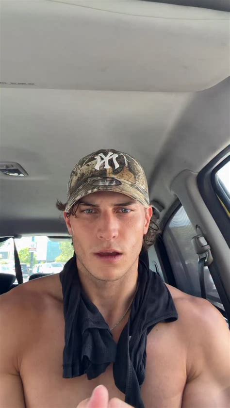 Dm Me Coach If You Want To Look Like You Actually Lift Most People