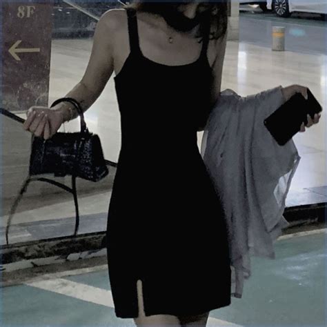 纯欲风连衣裙女2023初秋新款性感外穿黑色吊带裙子防晒衣两件套装 三坑日记
