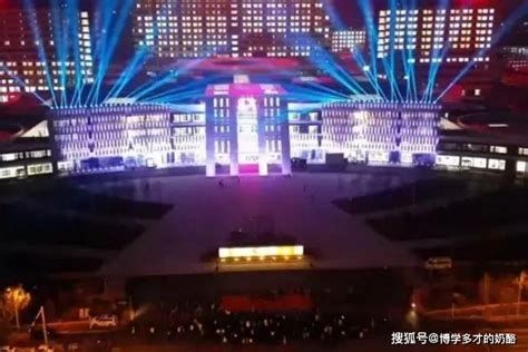 滨州市人民医院灯光秀堪比夜总会，网友 老百姓是来看病的宣传医疗费一家