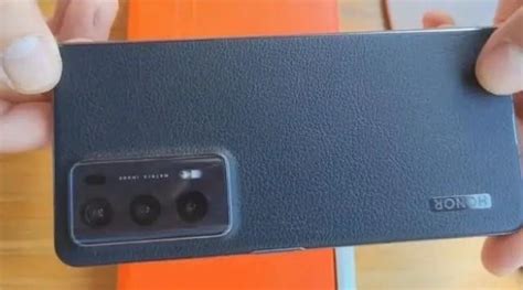 荣耀magicv2真机曝光 轻薄外观 钛合金边框 知乎