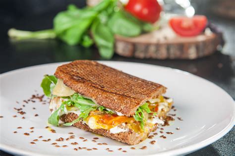 ساندویچ تخم مرغ با نان سبوس دار 🔥کد فایل 133987