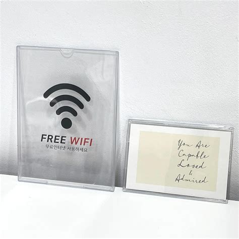 부착용꽂이판 투명 아크릴 꽂이 메뉴판 네임택 이름표 안내판 가격표 명찰 디피지샵 Dpgshop