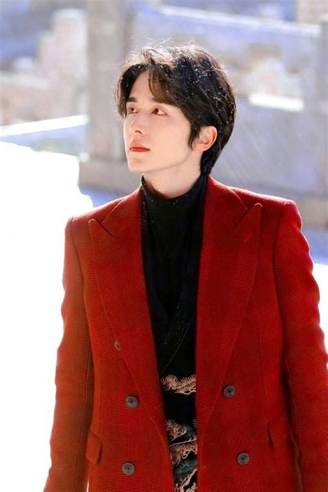 張新成帥氣穿搭，真的很有氣質，休閒簡約，很是帥氣，陽光又溫暖 每日頭條