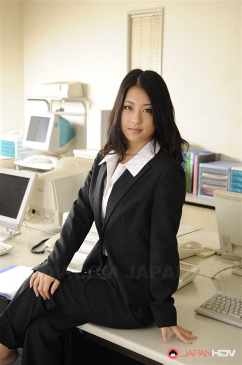 Satomi Suzuki Loves To Show Off Satomi Suzuki