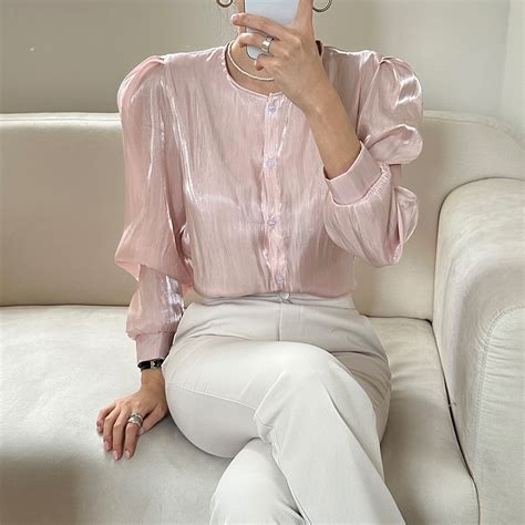쿠쉬 라운드 단추 실크 펄 시스루 벌룬 퍼프 블라우스 col