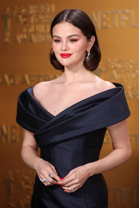 Selena Gomez Matched Her Lips To Her Nails For The Second Time This Week