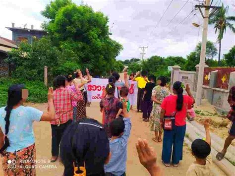 အားမာန်သစ် သပိတ်စစ်ကြောင်းက ဖက်ဆစ် စစ်တပ် တော်လှန်ရေး ဆန္ဒပြ Khit