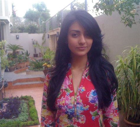 Fashion Mania Pakistani Actress And Model Sara Khan Pictures