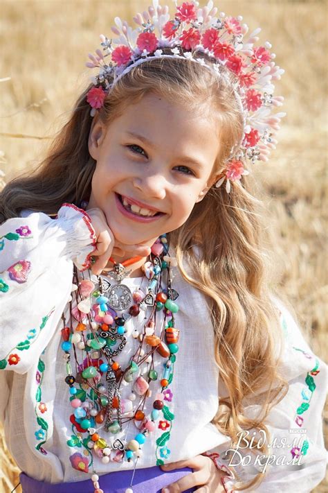 Український віночок Folk Dresses Traditional Outfits Velvet T Shirt