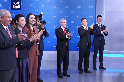 ජාත්‍යන්තර ඔලිම්පික් කමිටුවේ සභාපතිවරයා චීන මාධ්‍ය සමූහය නරඹයි