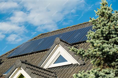 Новый экологический дом с солнечными панелями альтернатива традиционной энергетике аккумулятор