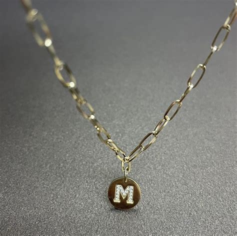 Стилни Гравирани Бижута Колие Адел 27 99лв Колие с буква от цирконии Налични в златисто